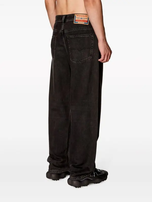 DIESEL® 2001 D-macro 09i35 Straight-leg Jeans - Black