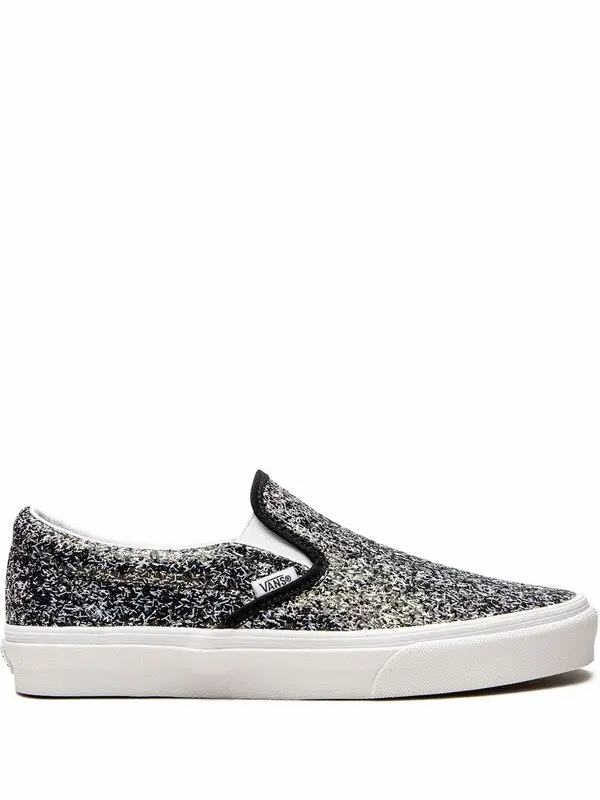 VANS Classic Slip-on Sneakers