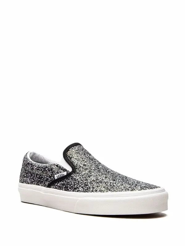 VANS Classic Slip-on Sneakers