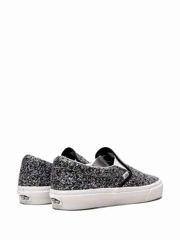 VANS Classic Slip-on Sneakers