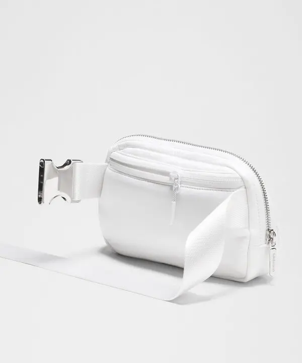 lululemon fuzzy white belt bag Everywhere 1L (Neo Mint) Lululemon Everywhere Belt Bag -