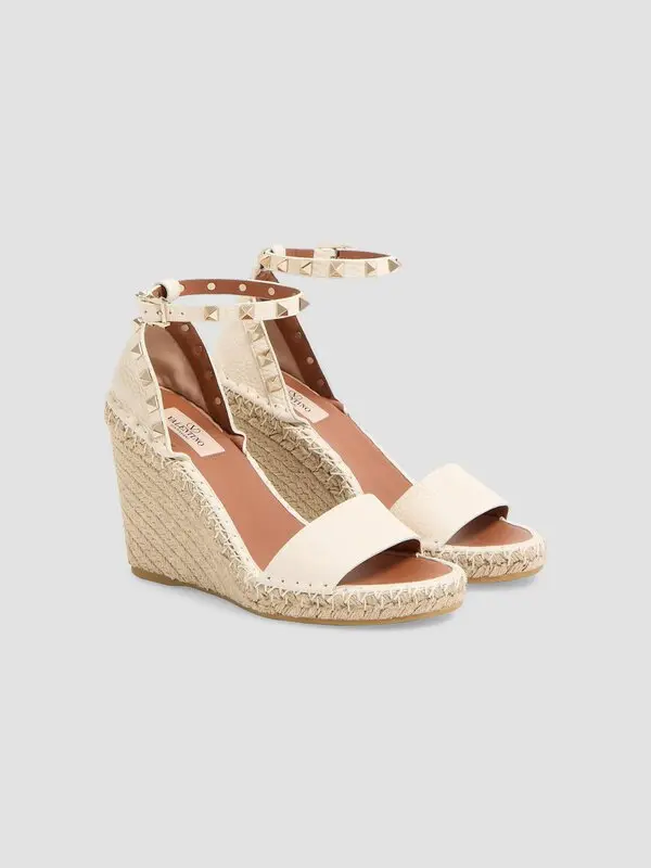 Valentino Garavani Double Rockstud Grainy Calfskin Wedges 105mm - Light Ivory