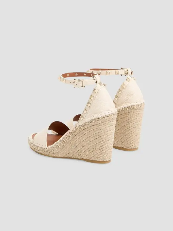 Valentino Garavani Double Rockstud Grainy Calfskin Wedges 105mm - Light Ivory