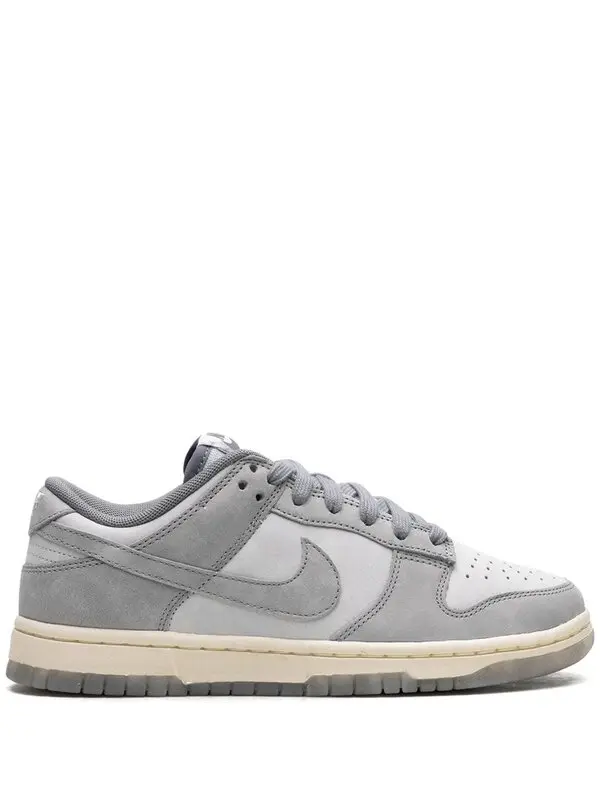 Nike Dunk Low Top Sneakers - Grey