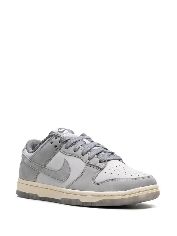 Nike Dunk Low Top Sneakers - Grey