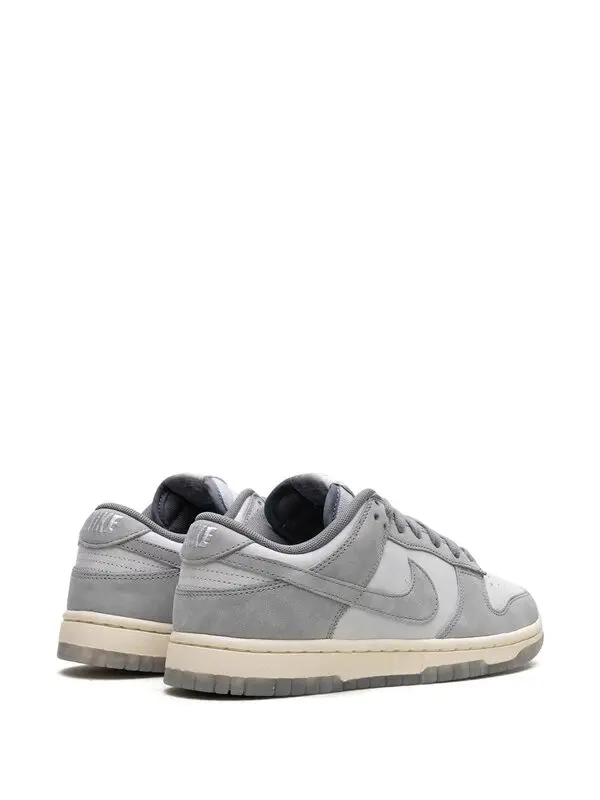 Nike Dunk Low Top Sneakers - Grey