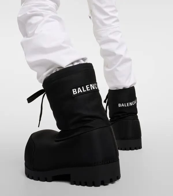 Balenciaga Alaska Low Boots In Black | Editorialist display picture 2