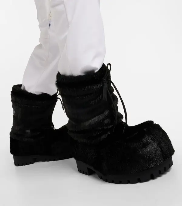 Balenciaga Alaska Snow Boots - Black | Editorialist