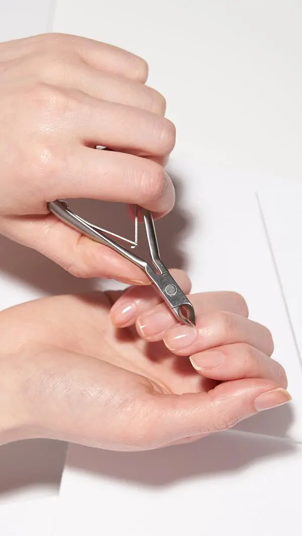 TWEEZERMAN Rockhard Cuticle Nipper