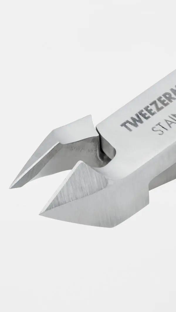 TWEEZERMAN Rockhard Cuticle Nipper