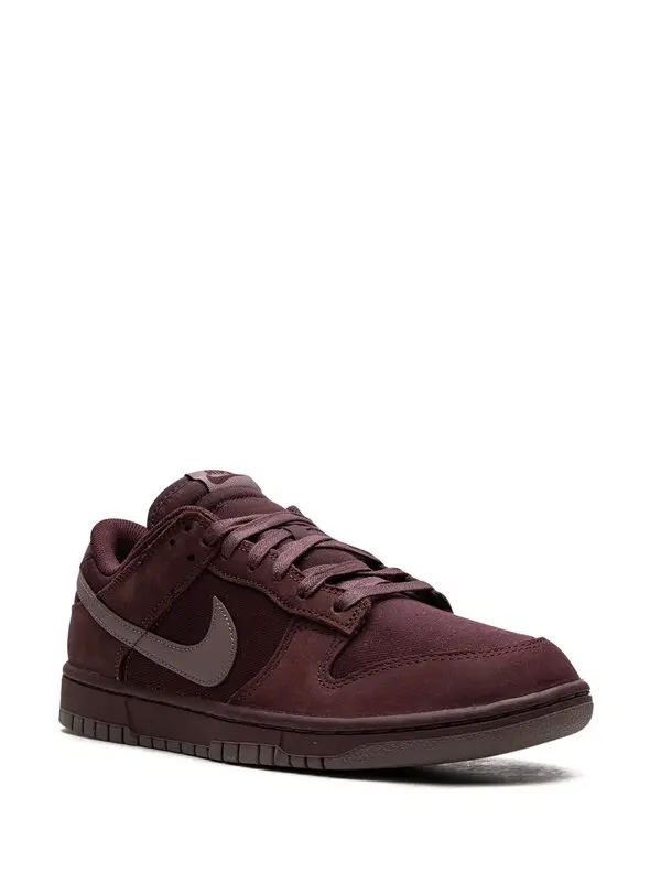 Nike Dunk Low Sneakers