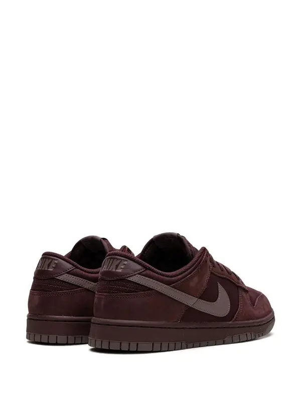 Nike Dunk Low Sneakers