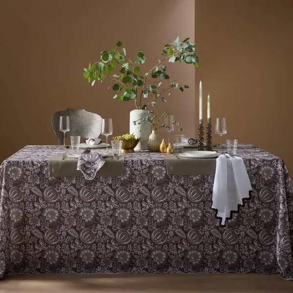 MATOUK Granada Round Tablecloth, 70 - Thistle