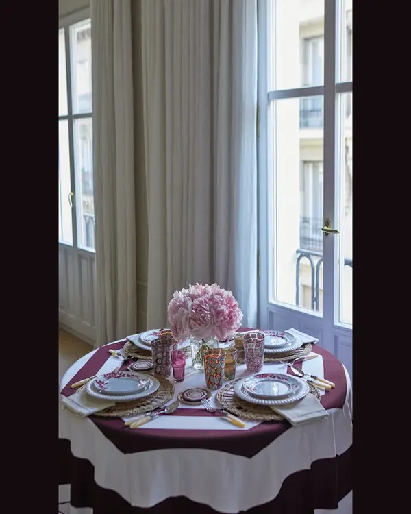 THE LINO Essential Tablecloth, 71" Square - Red