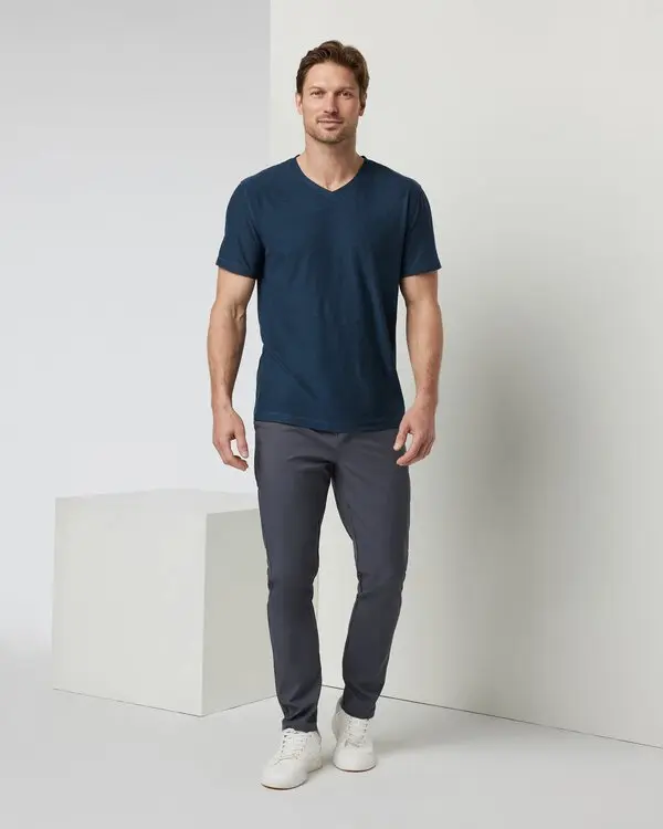 Vuori Strato Tech V-neck T-shirt - Navy Heather