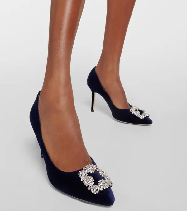 Manolo Blahnik Hangisi 90 Embellished Velvet Pumps - Blue