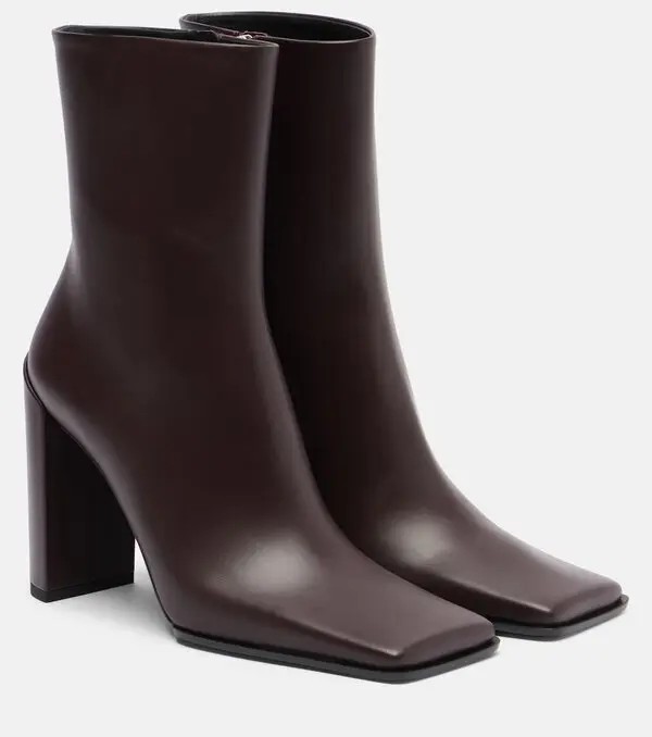 Alaïa Leather Pointed Toe Ankle Boots - Brown