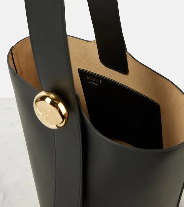 Loewe Pebble Medium Leather Bucket Bag - Black