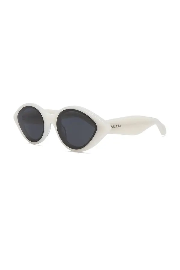 AlaïA Lettering Logo Oval Sunglasses In White - White & Grey  display picture 3