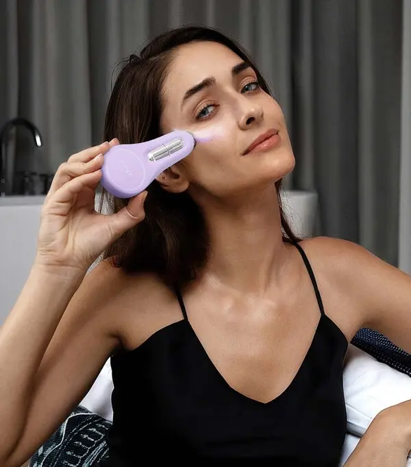 Foreo Bear 2 Eyes & Lips Smoothing Device