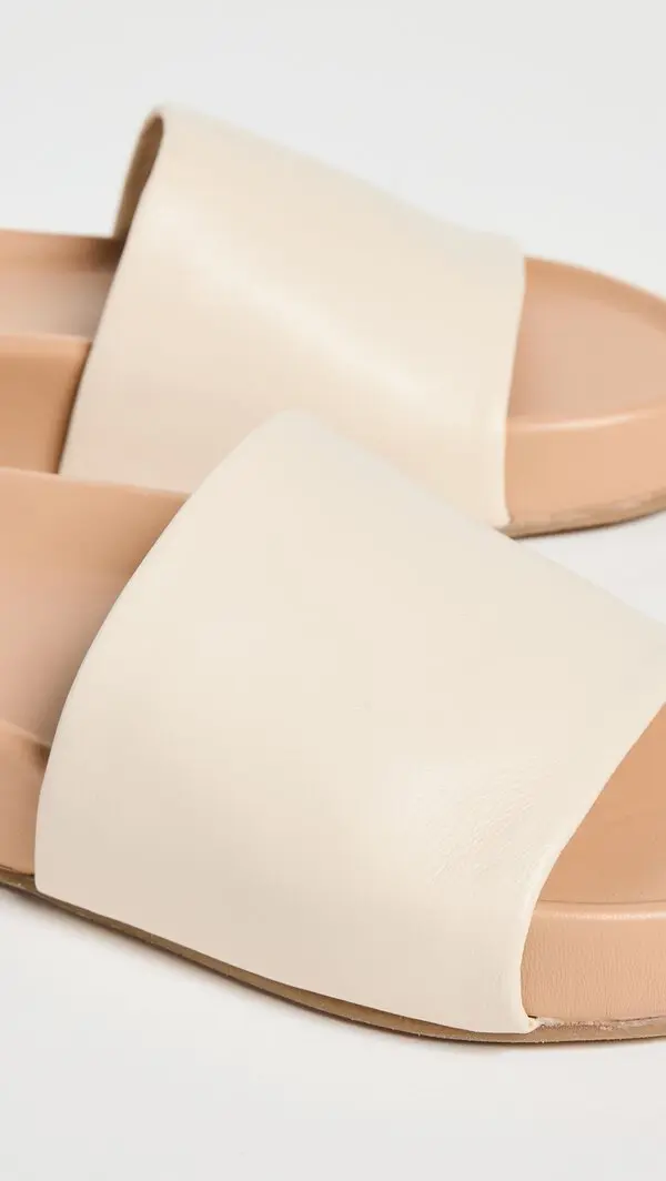 Beek Pelican Sandals - Eggshell/beach