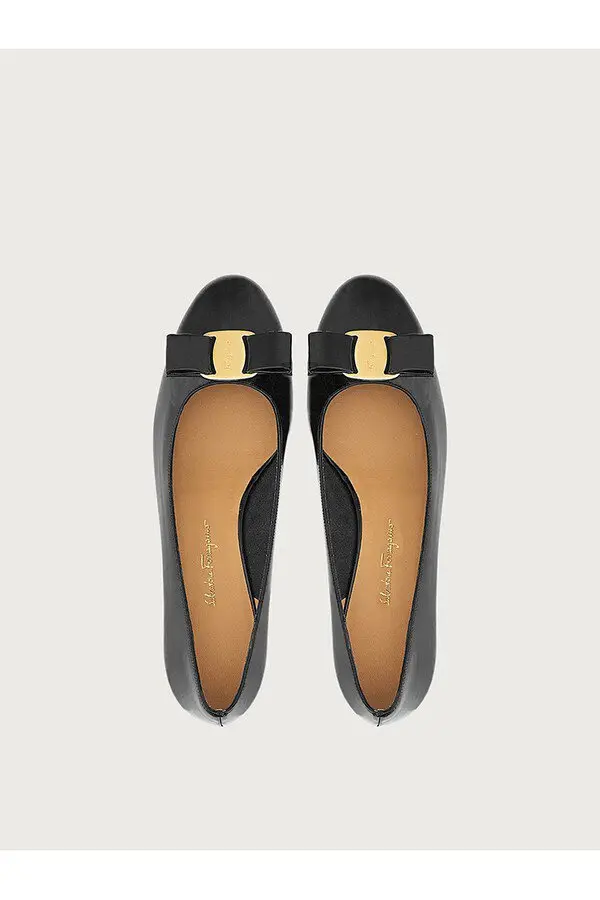 FERRAGAMO Vara Pump - Black