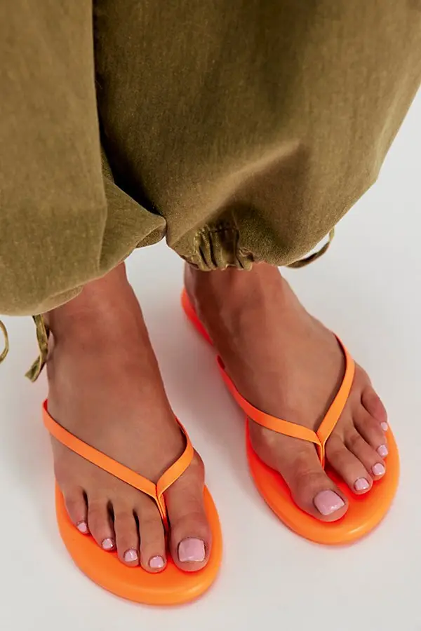SOLEI SEA Around Town Flip Flops - Sun Kiss