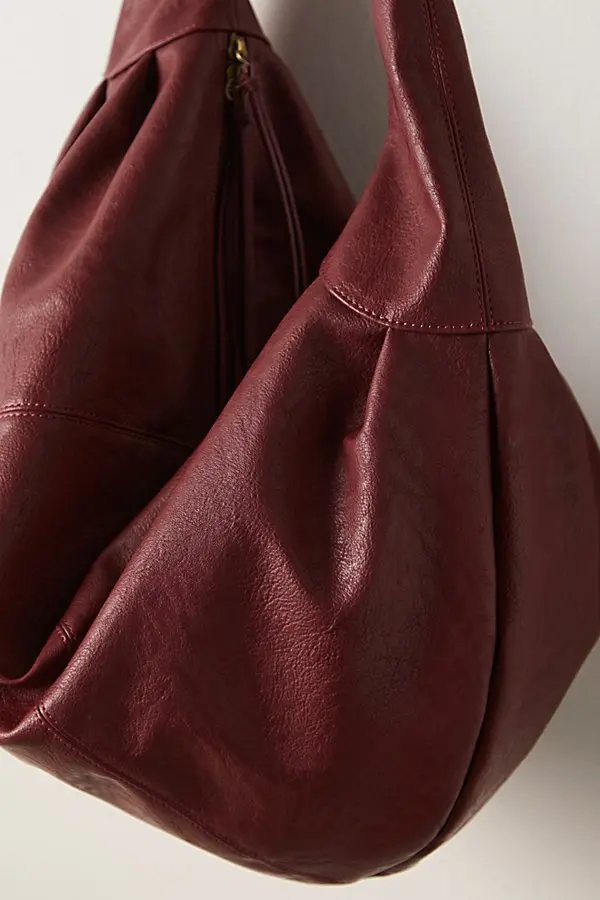 Free People 牛革バッグ Free People Slouchy Vegan Leather Carryall - Oxblood | Editorialist