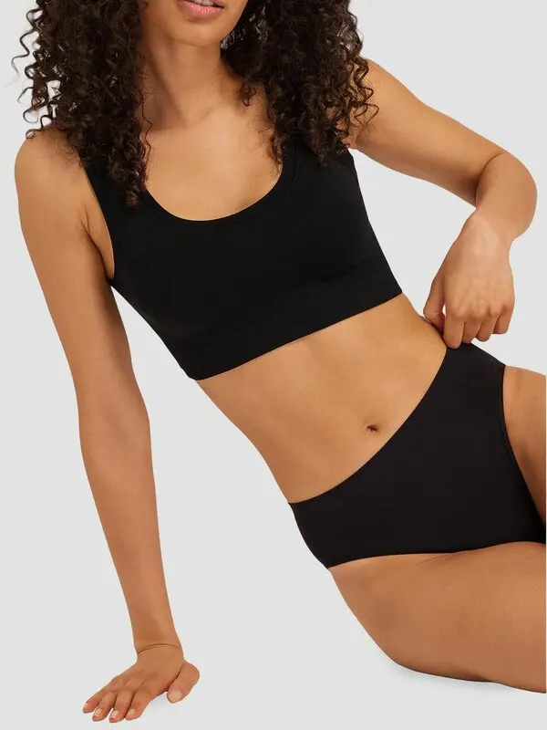 Hanro Touch Feeling Padded Crop Top - Black