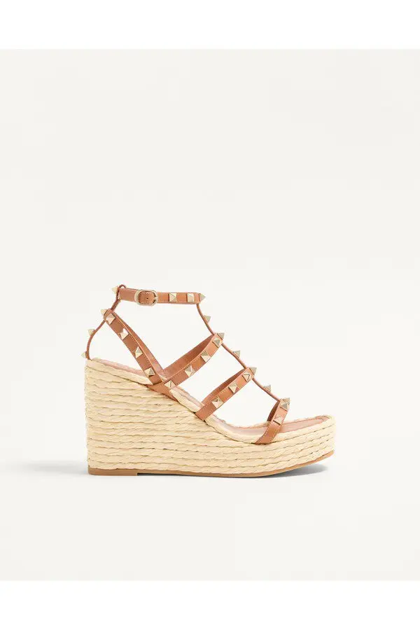 Valentino Garavani Rockstud Wedge Sandal - Red