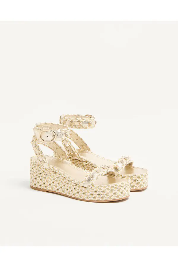 Valentino Garavani Rockstud Flatform Sandals - Gold