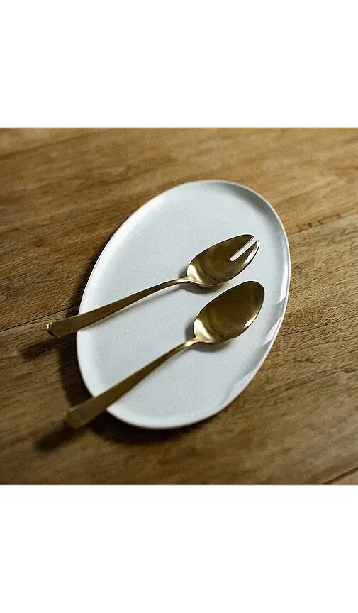 FABLE The Oval Serving Platter In White
