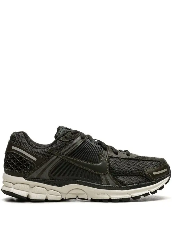 Nike Zoom Vomero Sneakers