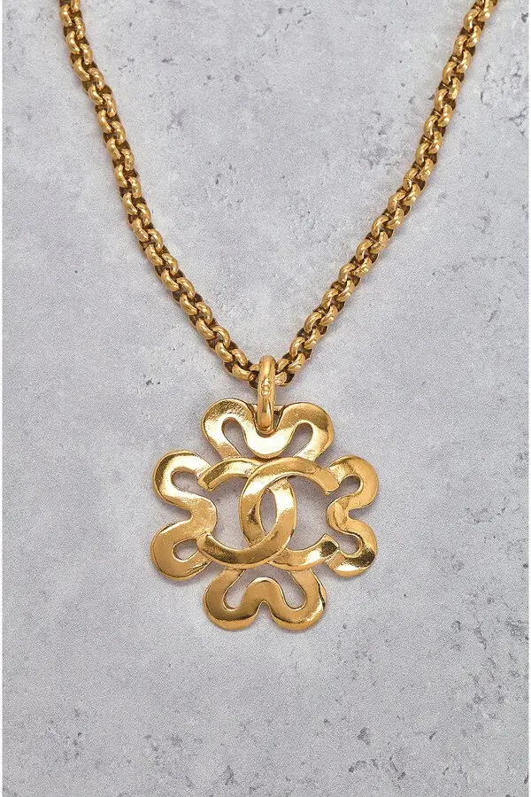 Chanel 1995 Cc Clover Necklace