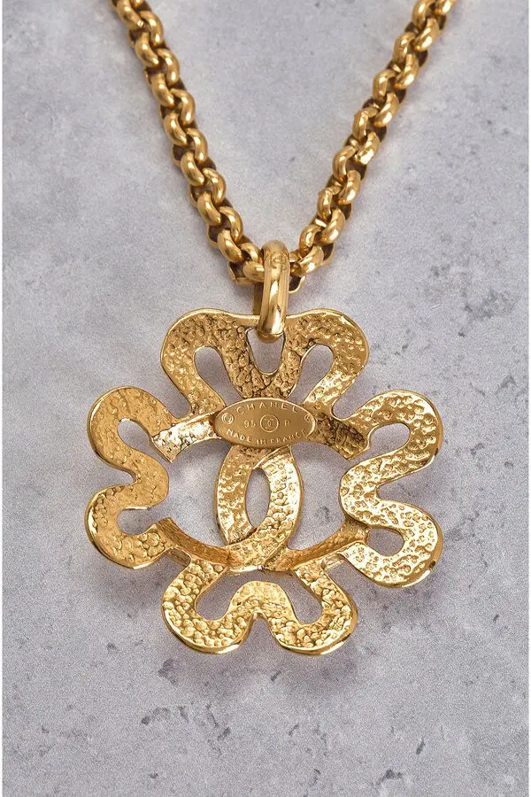 Chanel 1995 Cc Clover Necklace