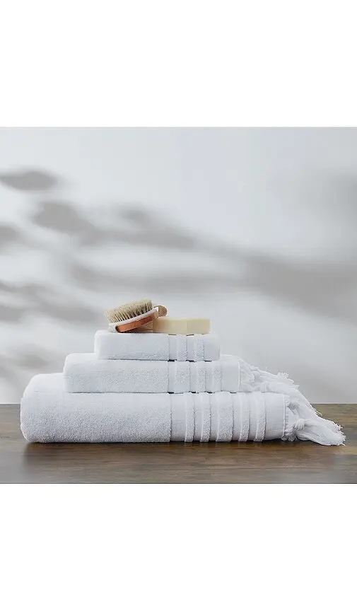 UGG HOME Ava Bath Towel In White