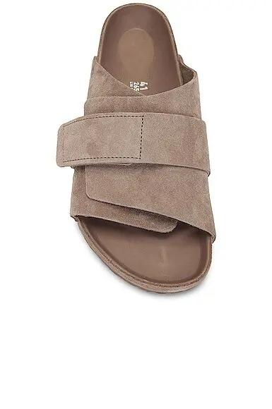 靴 BIRKENSTOCK KYOTO Exquisite gray taupe BIRKENSTOCK Kyoto Exquisite Sandal in Gray Taupe | FWRD