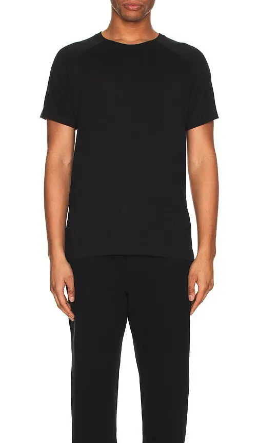 Alo Yoga The Triumph Crew Neck Tee In
