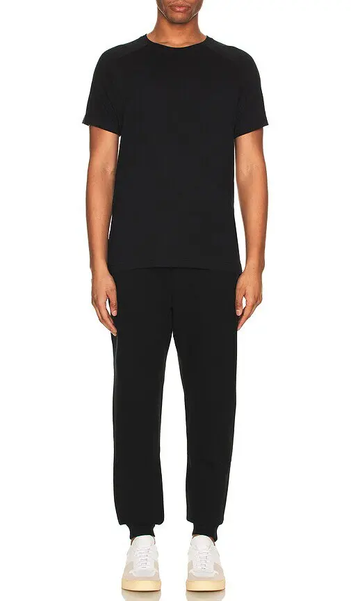 Alo Yoga The Triumph Crew Neck Tee In