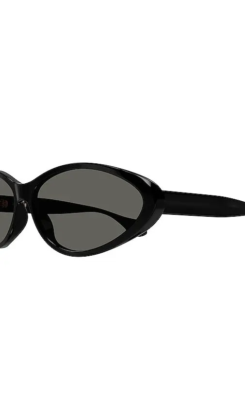 Gucci Fashion Show Oval Sunglasses In Black