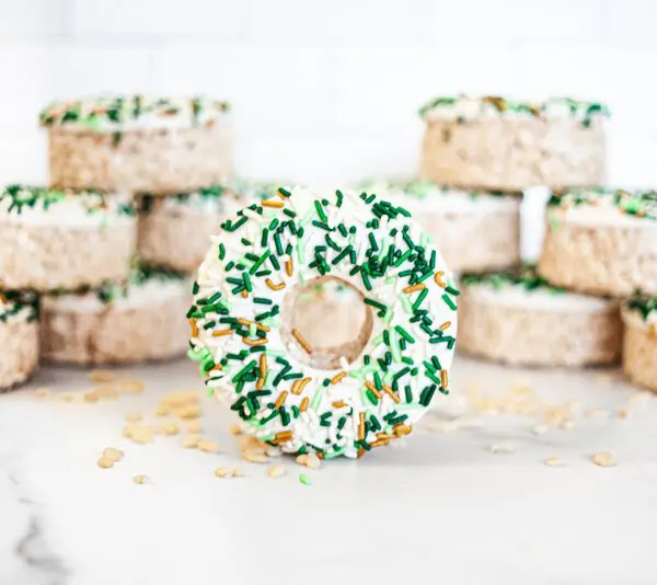 CREATIVE CRISPIES CO. Creative Crispies 12-piece St. Patrick's Donut Reats - One-color
