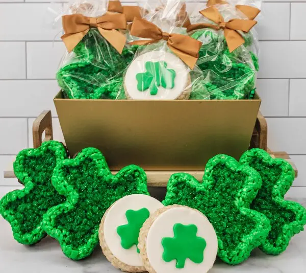 CREATIVE CRISPIES CO. Creative Crispies 12-pc Asst St Patricks Treat Asket - One-color