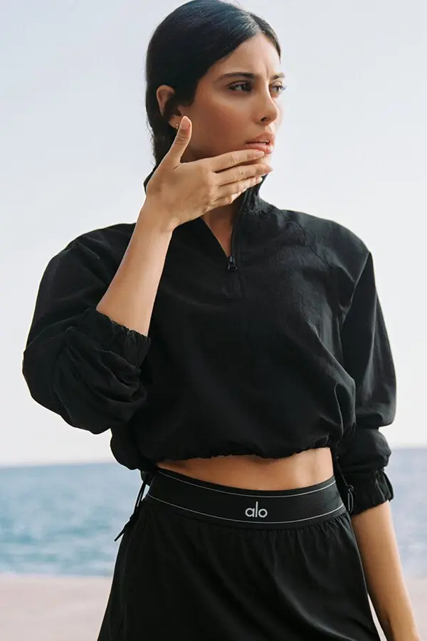 Alo Yoga Cropped Quarter Zip Pullover - Black