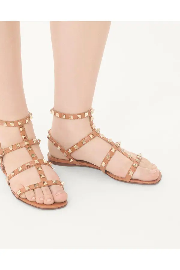 Valentino Garavani Rockstud Flat Sandal - Natural