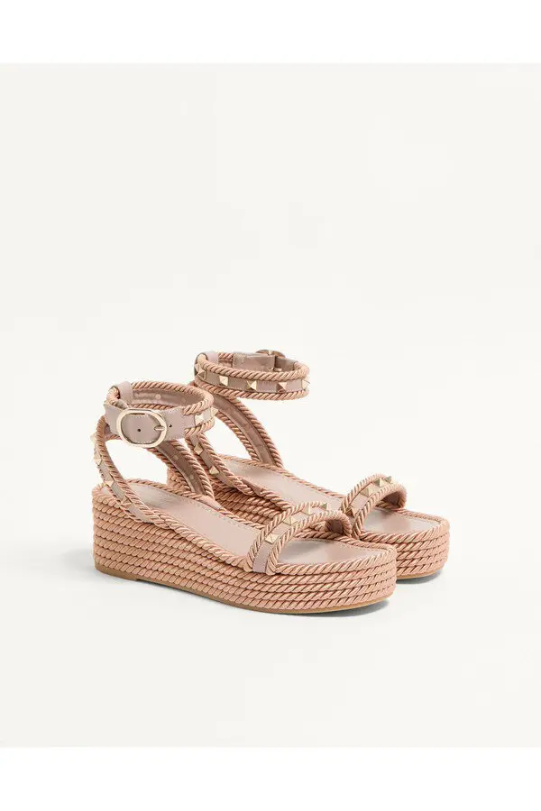 Valentino Garavani Rockstud Flatform Sandal - Natural