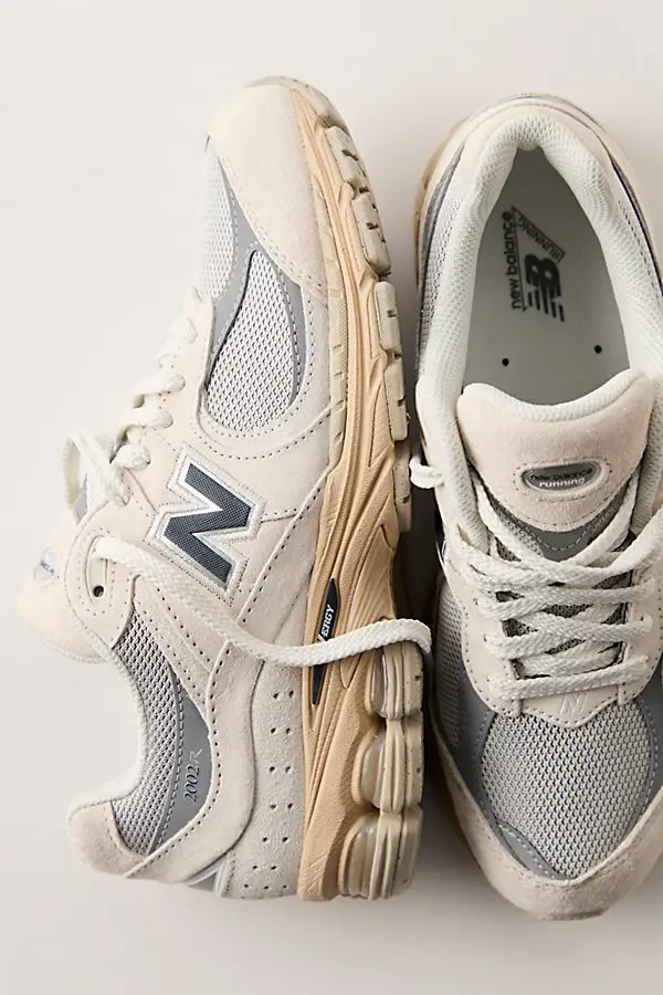 NEW BALANCE 2002r Suede Sneakers - Linen/raincloud