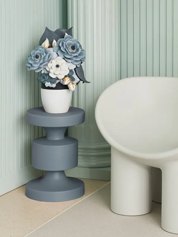 LLADRO Vase With Flowers Porcelain Figurine