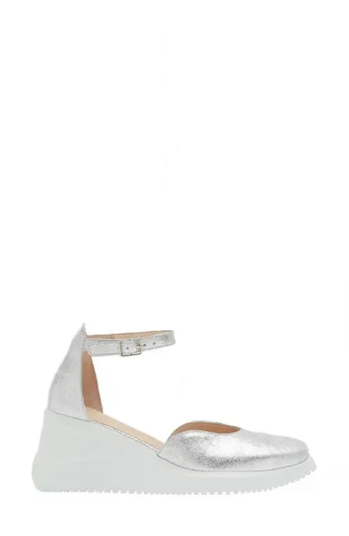 WONDERS Metallic Wedge Sandal - Silver