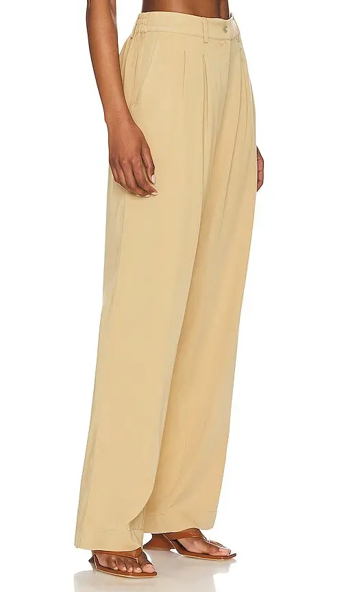 Donni. Pleated Pant In Beige