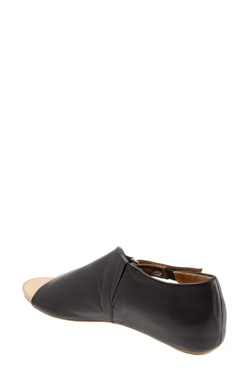 BUENO Kale Flat Sandal